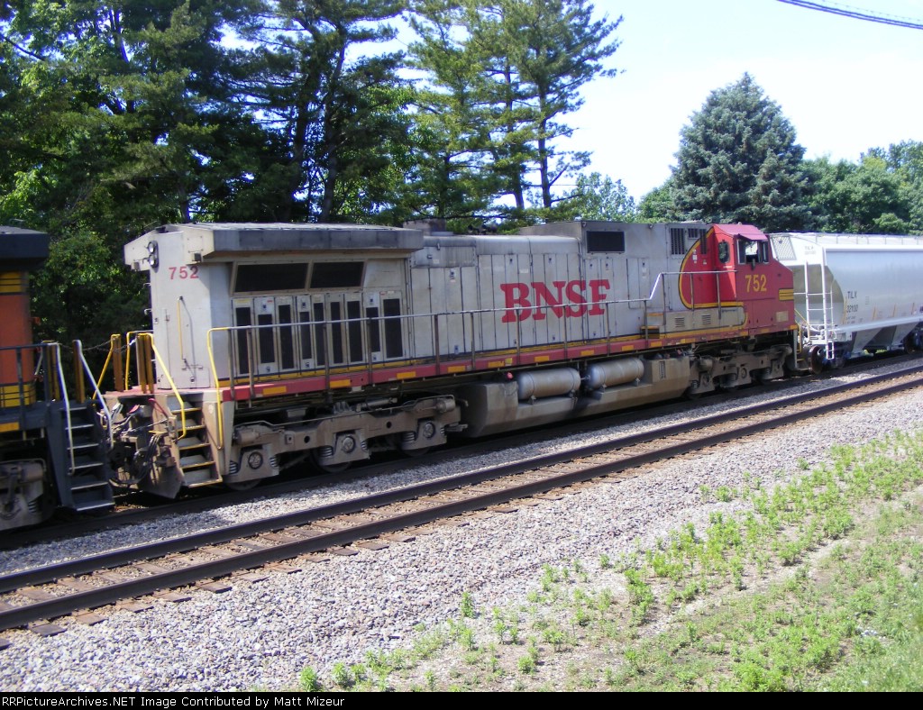 BNSF 752